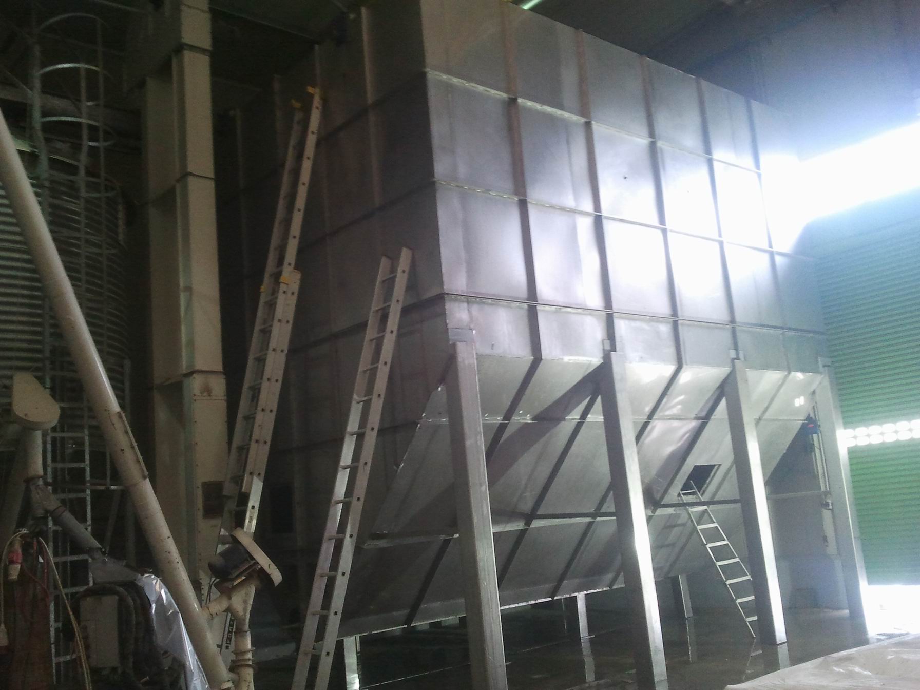 Rectangular Silo and Weighing System for Meat Flour - BritSOLIDS